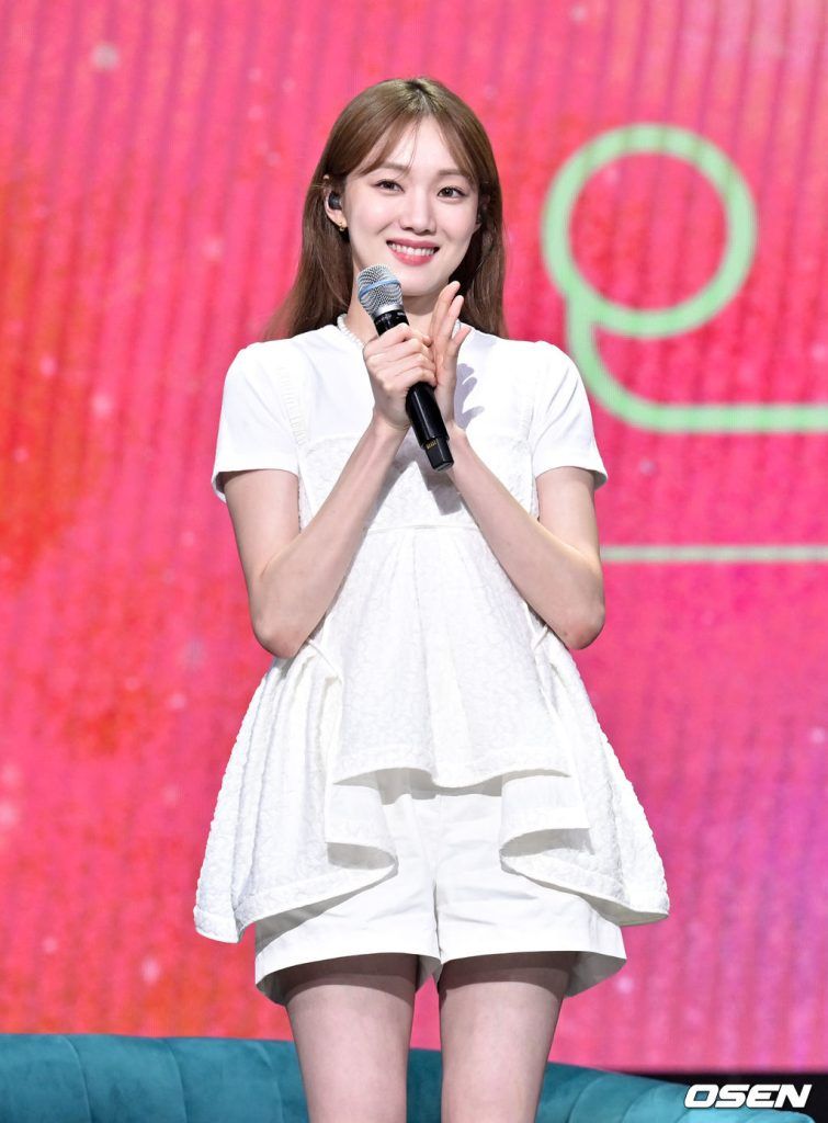 Lee Sung Kyung muestra sus talentos en "The Seasons - AKMU's Last Goodbye'"