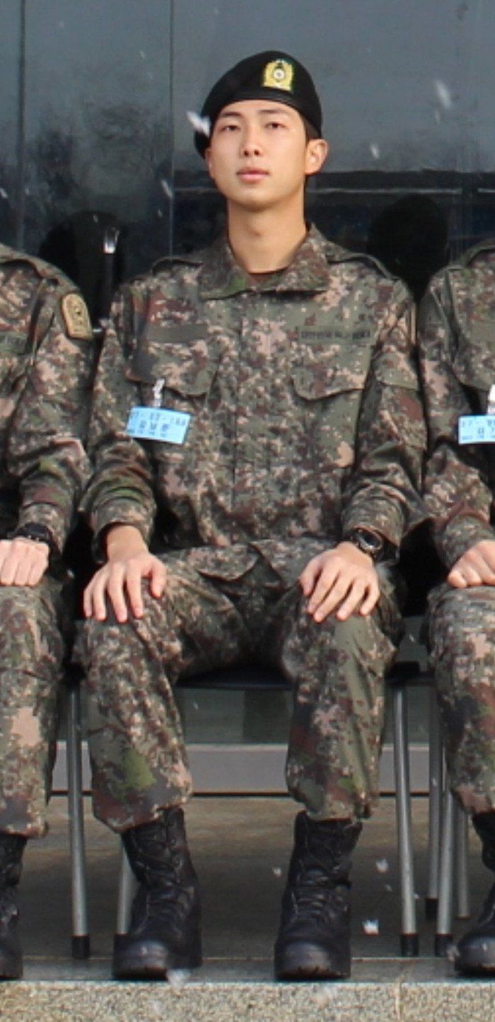 Se difunden imágenes de RM y V de BTS en el servicio militar ...