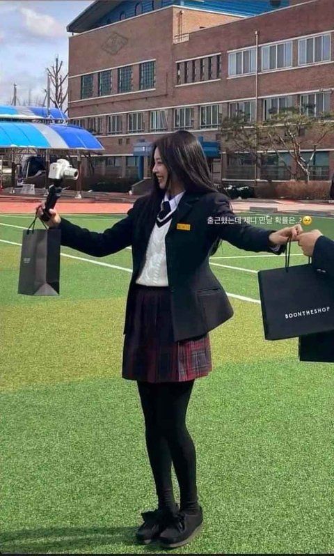 Fans descubren a Jennie de BLACKPINK grabando en secundaria usando ...