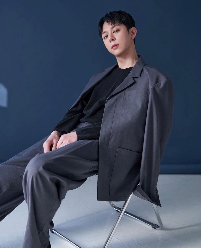 Junyoung de ZE:A enfrenta acusaciones por usar el nombre del difunto Lee Sun Kyun en una ...