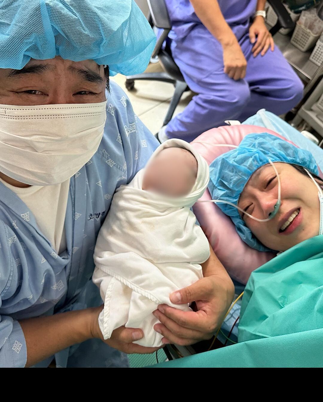 ¡Felicidad total! Kang Jae Joon y Lee Eun Hyung dan la bienvenida a su primer hijo
