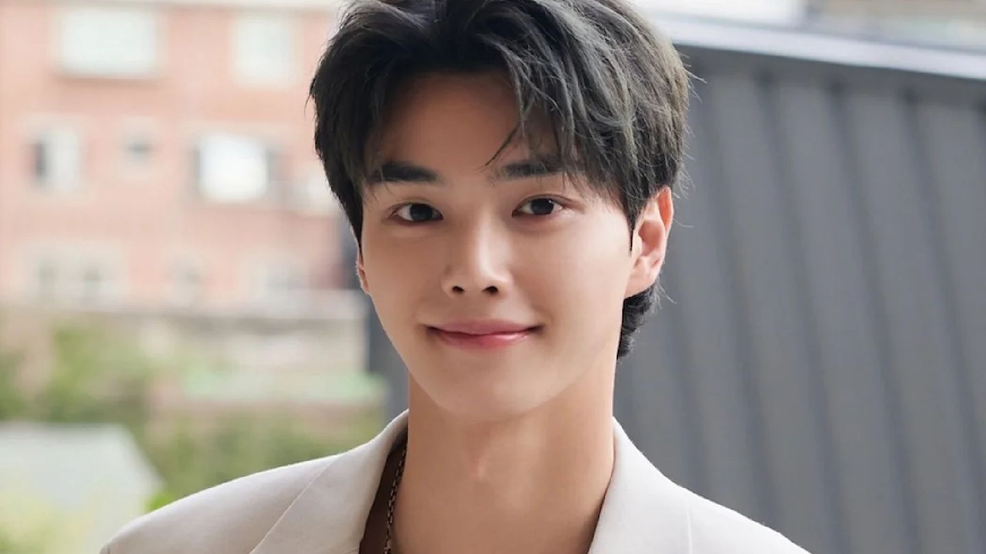 Completamente relajado: Se revelan nuevas fotos de Song Kang en el ejército