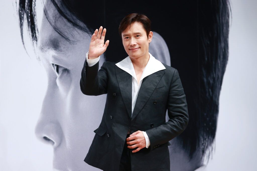 Lee Byung Hun revela la opinión de su hijo a sus papeles como villano