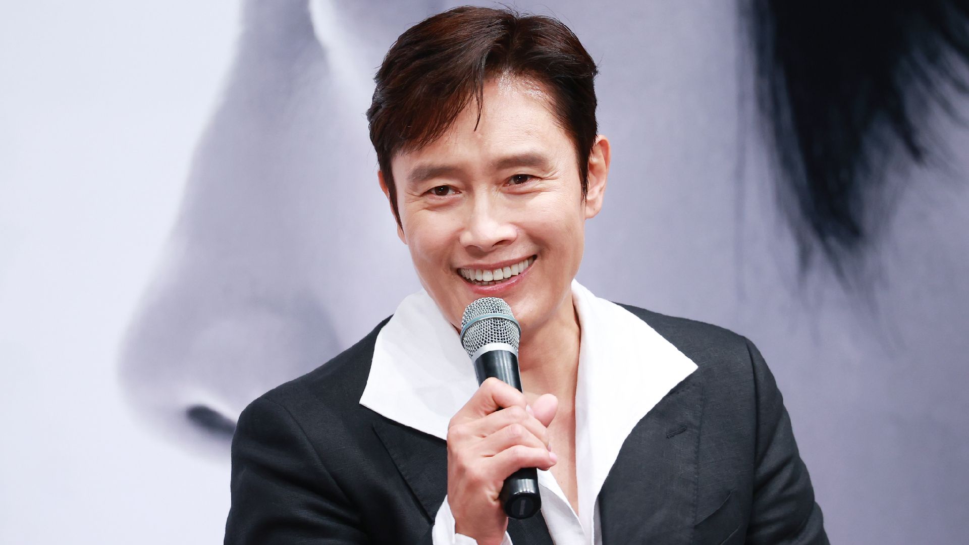 Lee Byung Hun y Lee Min Jung confirman que están esperando su segundo hijo
