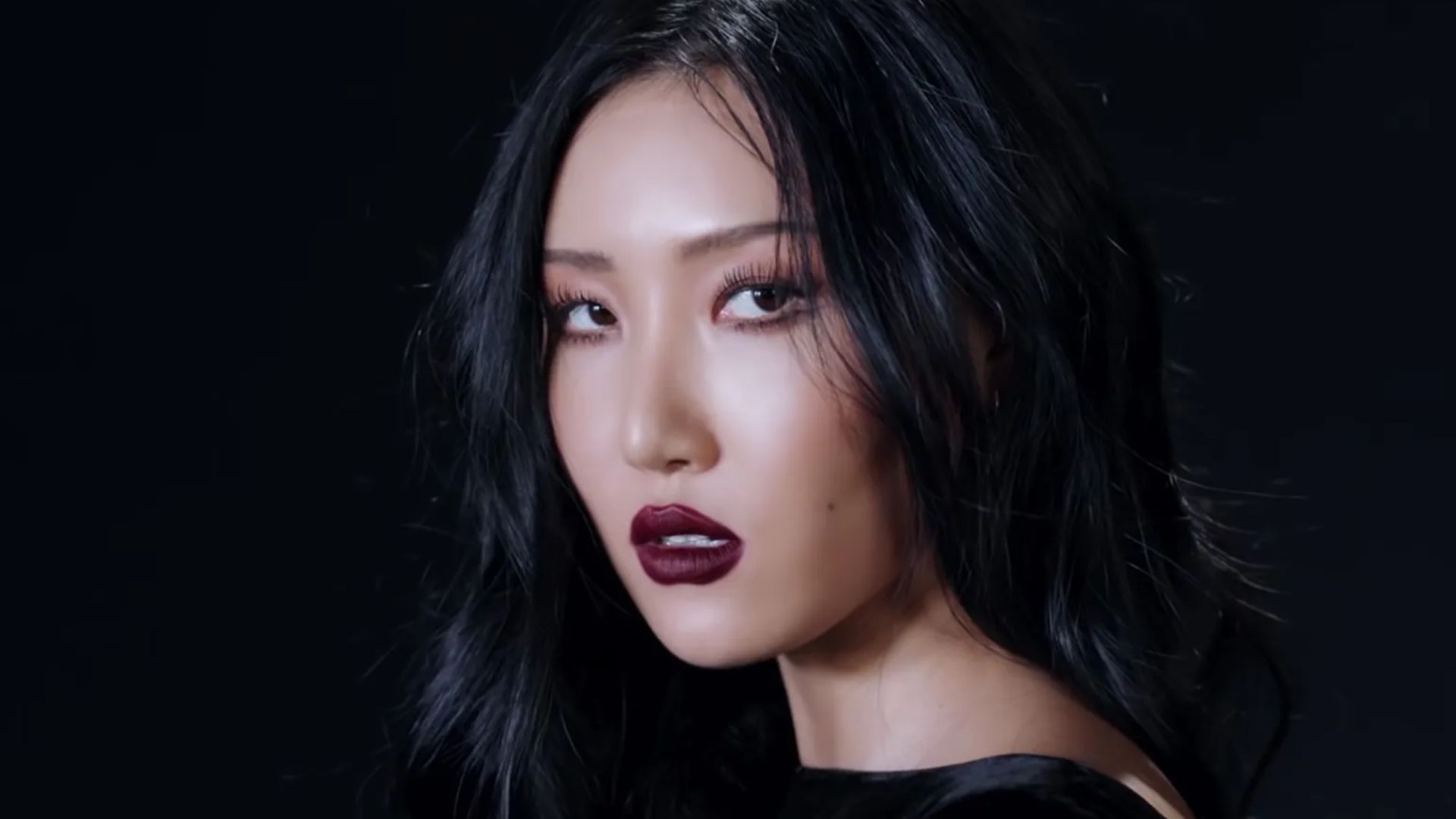 Hwasa regresa con su segundo mini álbum ‘O' y lanza un poderoso mensaje ...