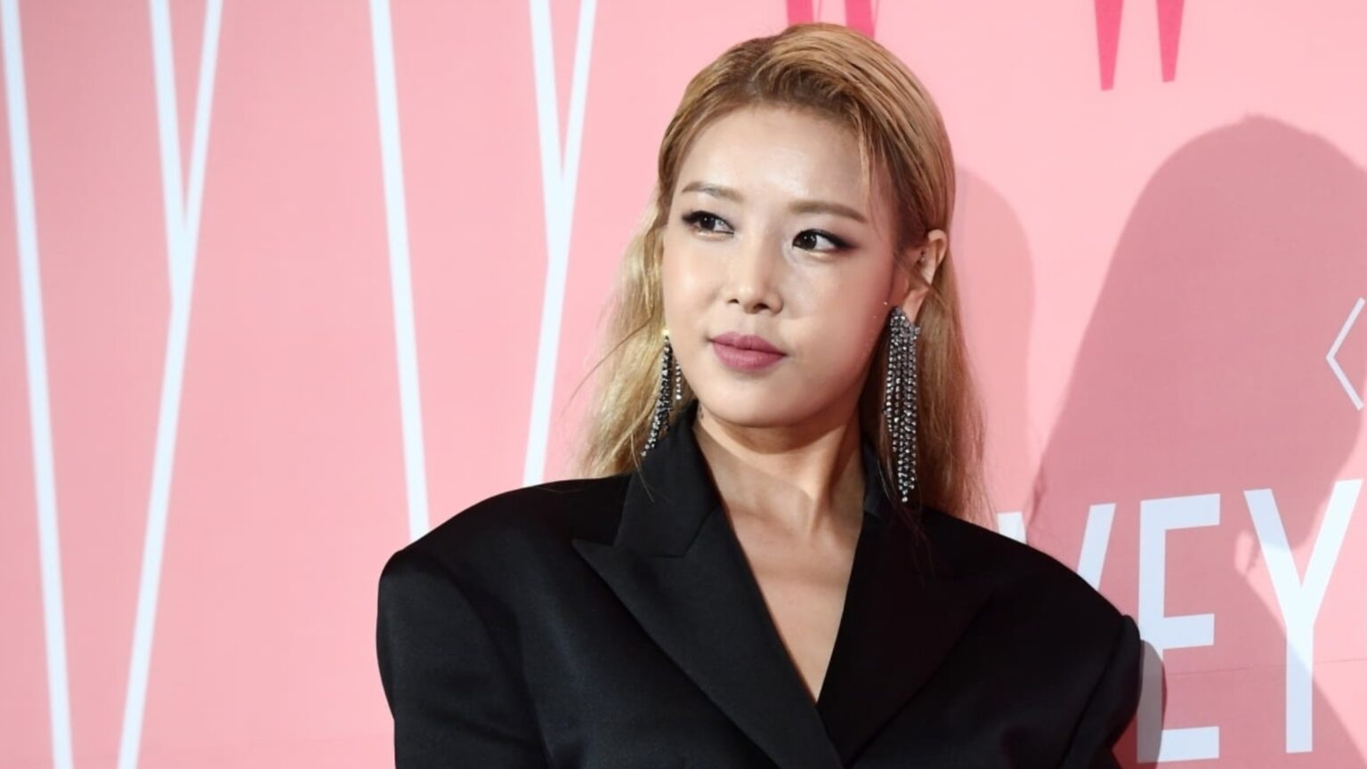 “Bon Appetit, Your Majesty” con YoonA y Lee Chae Min lanza sus primeras ...