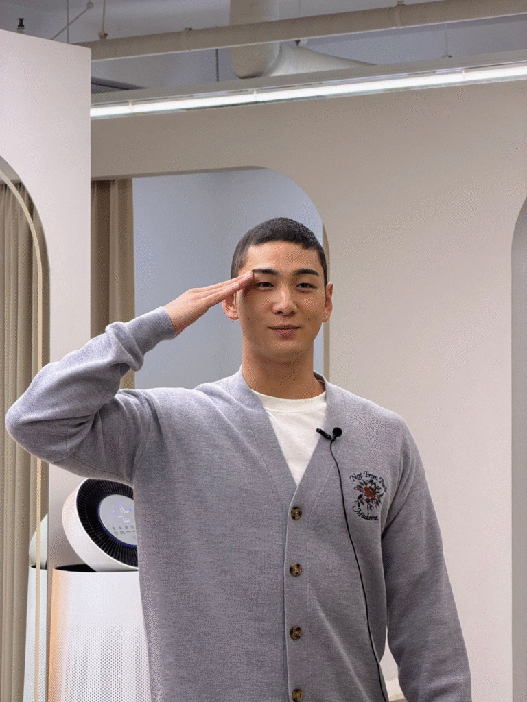 Baekho se alista en el ejército y comparte por última vez con sus fans