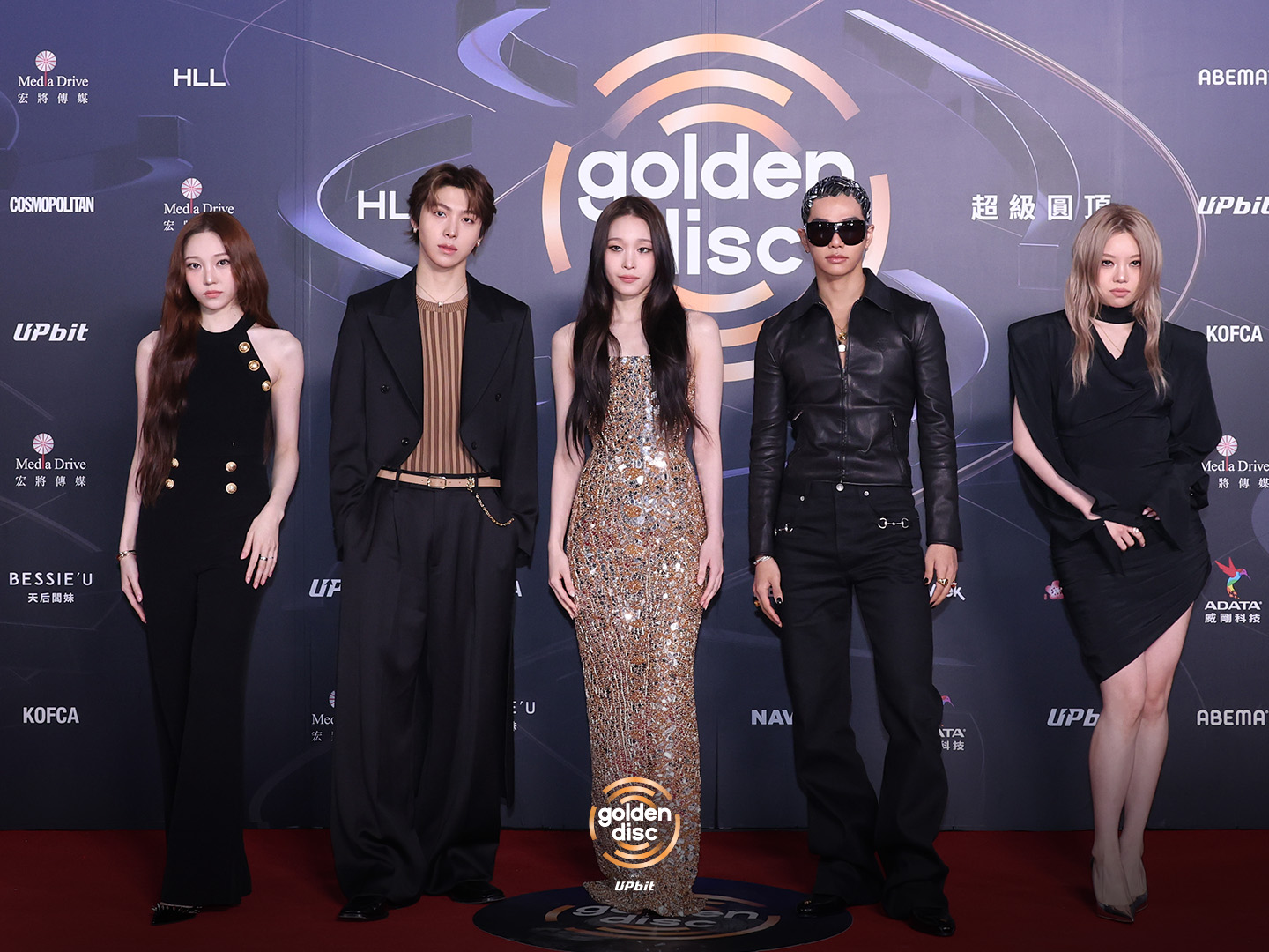Estrellas del K-pop iluminan la alfombra roja de los "Golden Disc ...